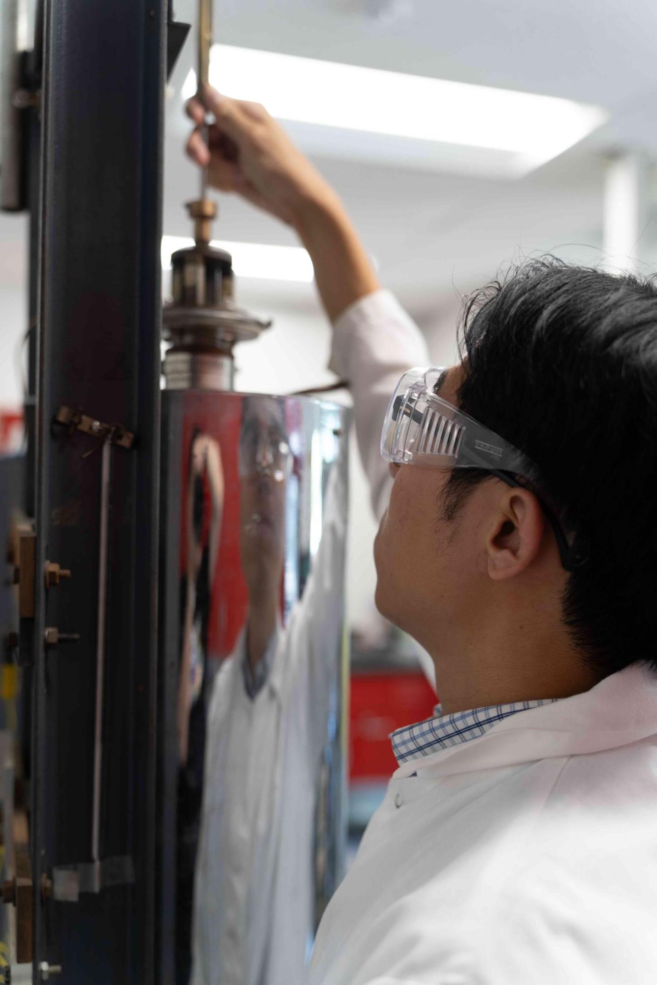 Mingwei Zhang Research Group - Zhang Research Group Facilities Mingwei Zhang Research Group - Zhang Research Group Facilities